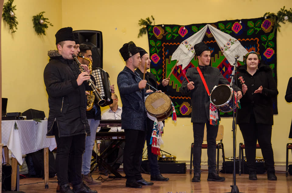 Șoimuș: Cel mult 6 colindători la distanță de 1,5 metri - Stiri din ...