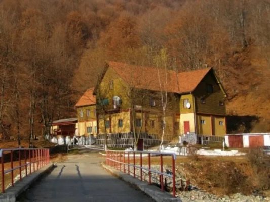 CEH a vândut un hotel, o cabană și mai multe apartamente - Stiri din ...
